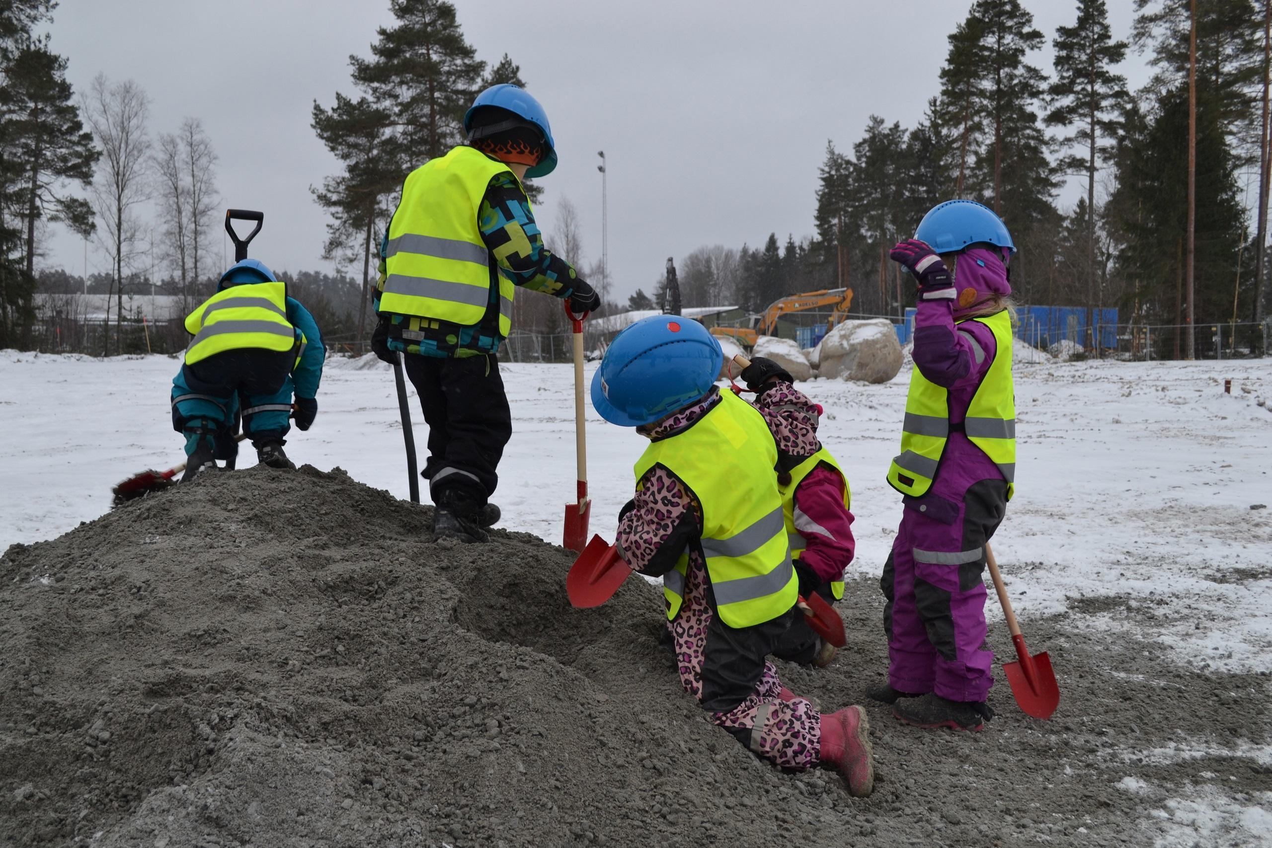 7 tips på roliga utomhuslekar för barn | JM